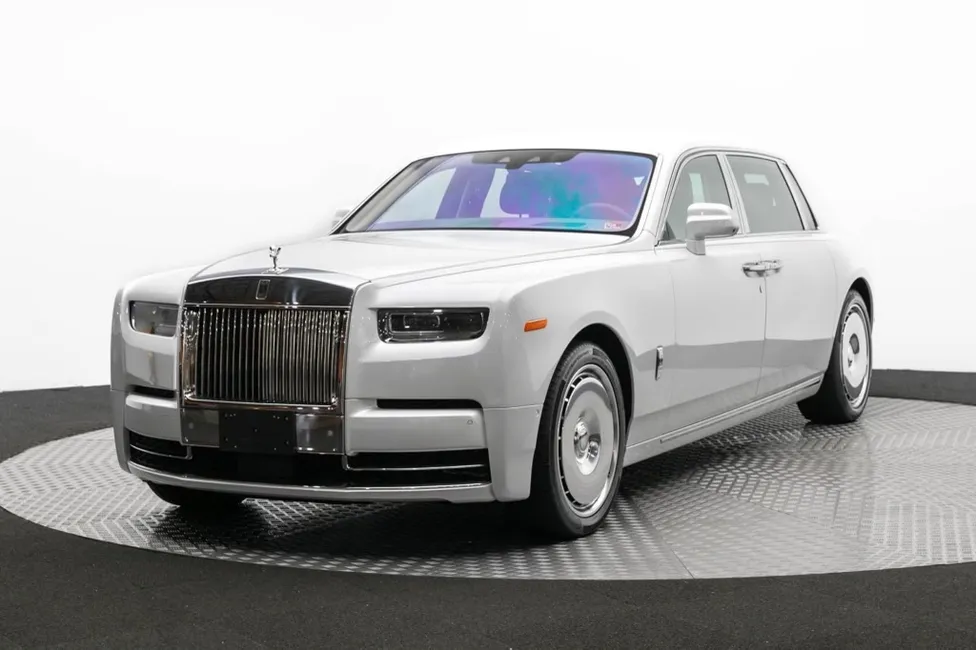 2024 Rolls-Royce Phantom Series II Platino 1 of 10 for sale on Sotheby ...